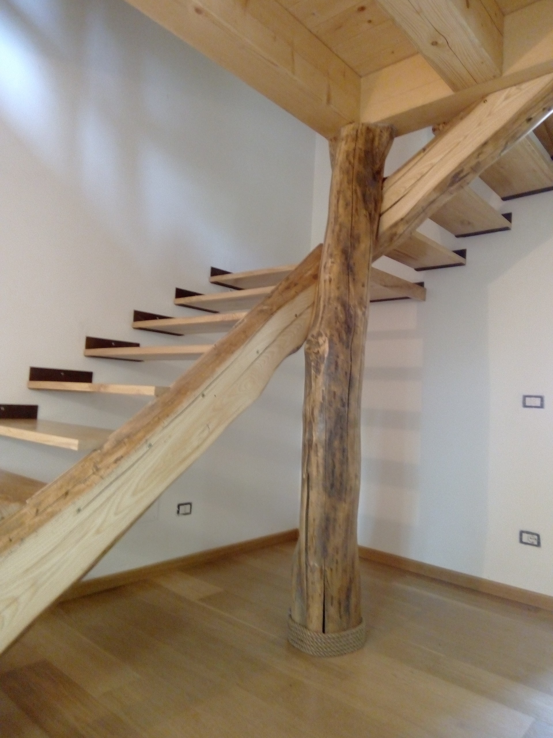 Scala rustica in legno su misura art. 721 | Fadini Mobili Cerea Verona